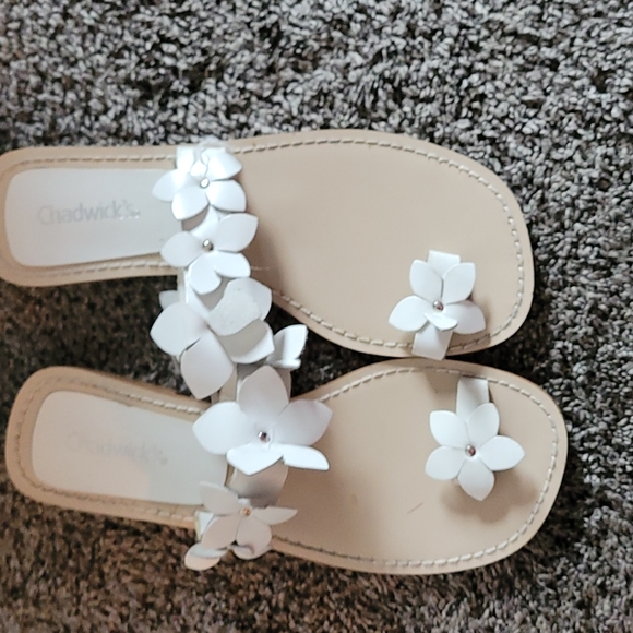 Chadwicks | Shoes | Euc Chadwicks White Flowered Sandle | Poshmark